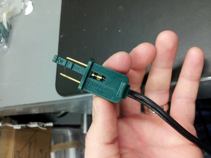 File:Single 5A Fuse Plug (3).jpg - doityourselfchristmas.com